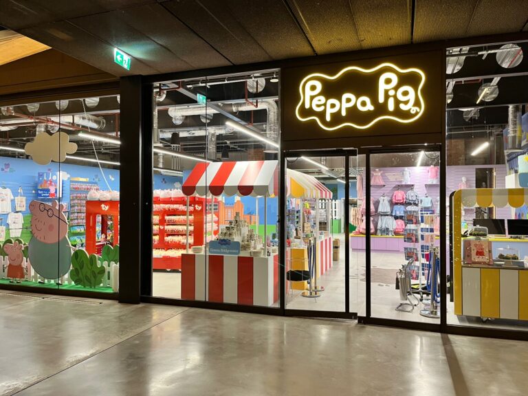 World’s first standalone TRANSFORMERS and PEPPA PIG stores now open in ...